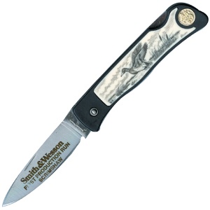 Smith and Wesson S&W Scrimshaw Lockback Duck. Knives SW323